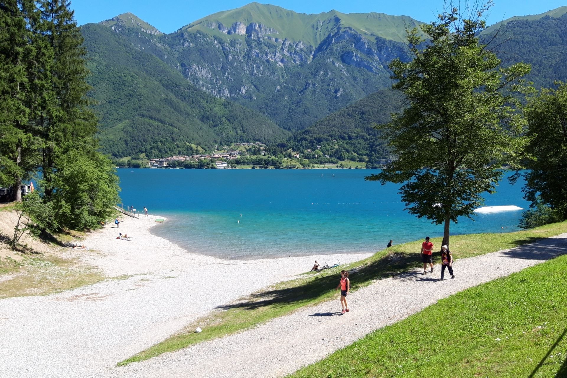 La passeggiata del Lago di Ledro, un angolo di paradiso a 10 km da Riva ...